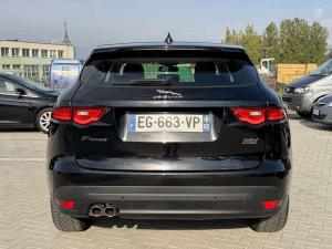 Black Jaguar F-Pace 2016 in Taurage, with an engine capacity of 2.00 L and mileage of 163 thousand km for 9999 €, photo 5 on AUTOMOTO.COM.LV