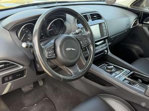 Black Jaguar F-Pace 2016 in Taurage, with an engine capacity of 2.00 L and mileage of 163 thousand km for 9999 €, photo 8 on AUTOMOTO.COM.LV