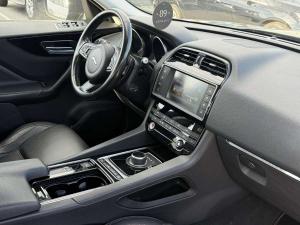 Black Jaguar F-Pace 2016 in Taurage, with an engine capacity of 2.00 L and mileage of 163 thousand km for 9999 €, photo 10 on AUTOMOTO.COM.LV