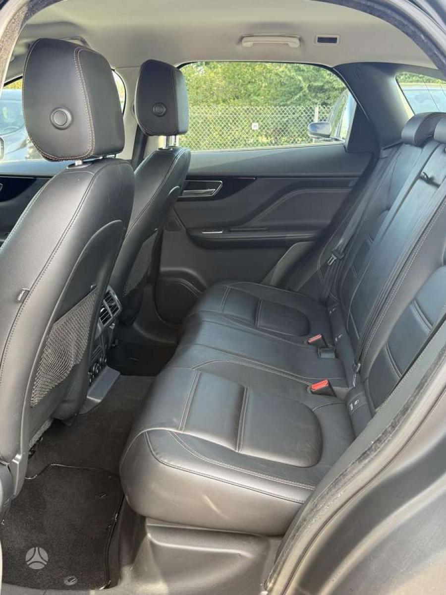 Black Jaguar F-Pace 2016 in Taurage, with an engine capacity of 2.00 L and mileage of 163 thousand km for 9999 €, photo 11 on AUTOMOTO.COM.LV