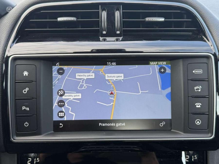 Black Jaguar F-Pace 2016 in Taurage, with an engine capacity of 2.00 L and mileage of 163 thousand km for 9999 €, photo 15 on AUTOMOTO.COM.LV