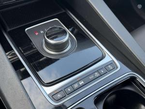 Black Jaguar F-Pace 2016 in Taurage, with an engine capacity of 2.00 L and mileage of 163 thousand km for 9999 €, photo 16 on AUTOMOTO.COM.LV