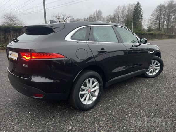 Melns Jaguar F-Pace 2017 Rīga, ar dzinēja tilpumu 2.00 L un nobraukumu 227 tūkst. km par 13950 €, foto 4 vietnē AUTOMOTO.COM.LV