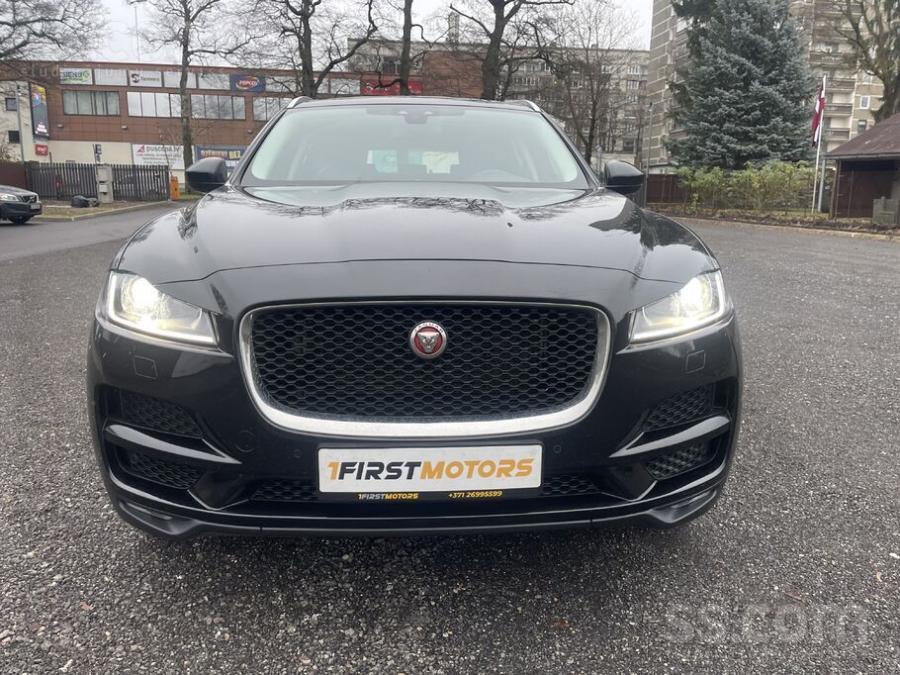 Black Jaguar F-Pace 2017 in Riga, with an engine capacity of 2.00 L and mileage of 227 thousand km for 13950 €, photo 5 on AUTOMOTO.COM.LV