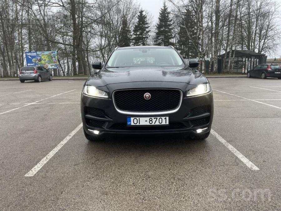 Black Jaguar F-Pace 2017 in Riga, with an engine capacity of 2.00 L and mileage of 250 thousand km for 16500 €, photo 1 on AUTOMOTO.COM.LV