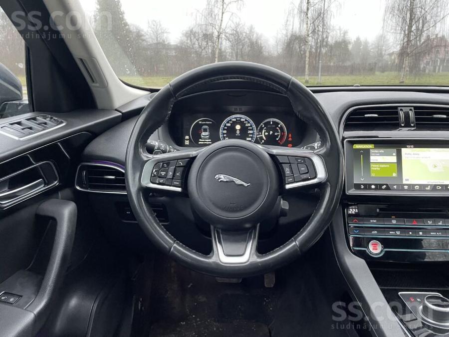 Melns Jaguar F-Pace 2017 Rīga, ar dzinēja tilpumu 2.00 L un nobraukumu 250 tūkst. km par 16500 €, foto 18 vietnē AUTOMOTO.COM.LV