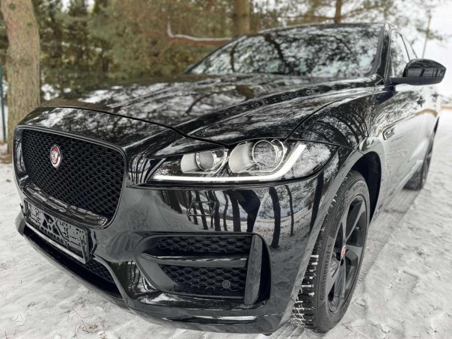 Melns Jaguar F-Pace 2017 Alīta, ar dzinēja tilpumu 2.00 L un nobraukumu 137 tūkst. km par 11999 €, foto 1 vietnē AUTOMOTO.COM.LV