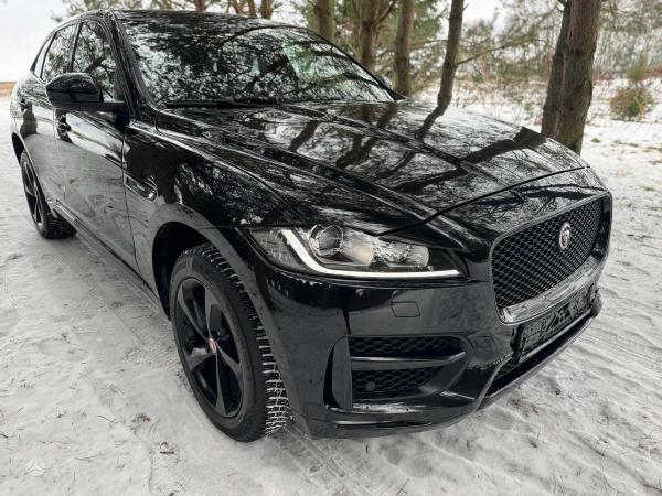 Black Jaguar F-Pace 2017 in Alytus, with an engine capacity of 2.00 L and mileage of 137 thousand km for 11999 €, photo 3 on AUTOMOTO.COM.LV