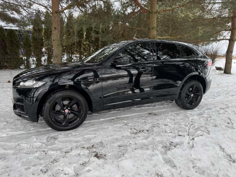 Melns Jaguar F-Pace 2017 Alīta, ar dzinēja tilpumu 2.00 L un nobraukumu 137 tūkst. km par 11999 €, foto 7 vietnē AUTOMOTO.COM.LV