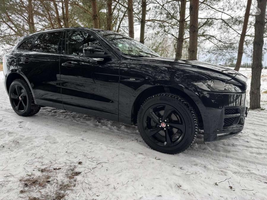 Melns Jaguar F-Pace 2017 Alīta, ar dzinēja tilpumu 2.00 L un nobraukumu 137 tūkst. km par 11999 €, foto 13 vietnē AUTOMOTO.COM.LV