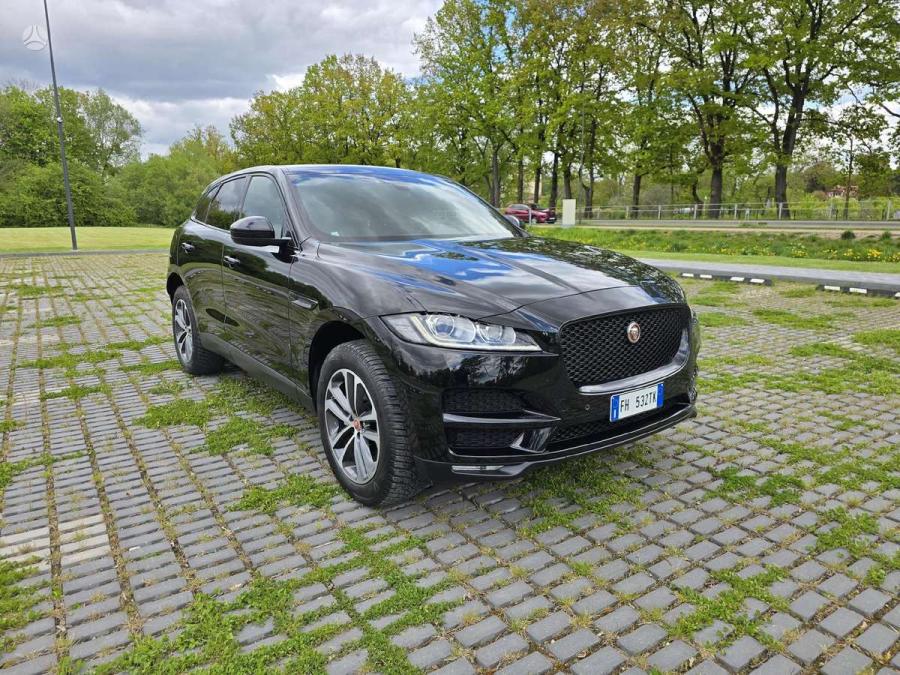 Black Jaguar F-Pace 2017 in Kaunas, with an engine capacity of 2.00 L and mileage of 170 thousand km for 13500 €, photo 1 on AUTOMOTO.COM.LV