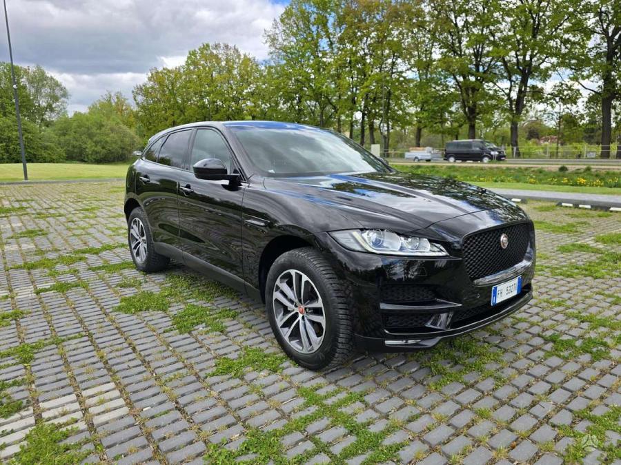Black Jaguar F-Pace 2017 in Kaunas, with an engine capacity of 2.00 L and mileage of 170 thousand km for 13500 €, photo 2 on AUTOMOTO.COM.LV