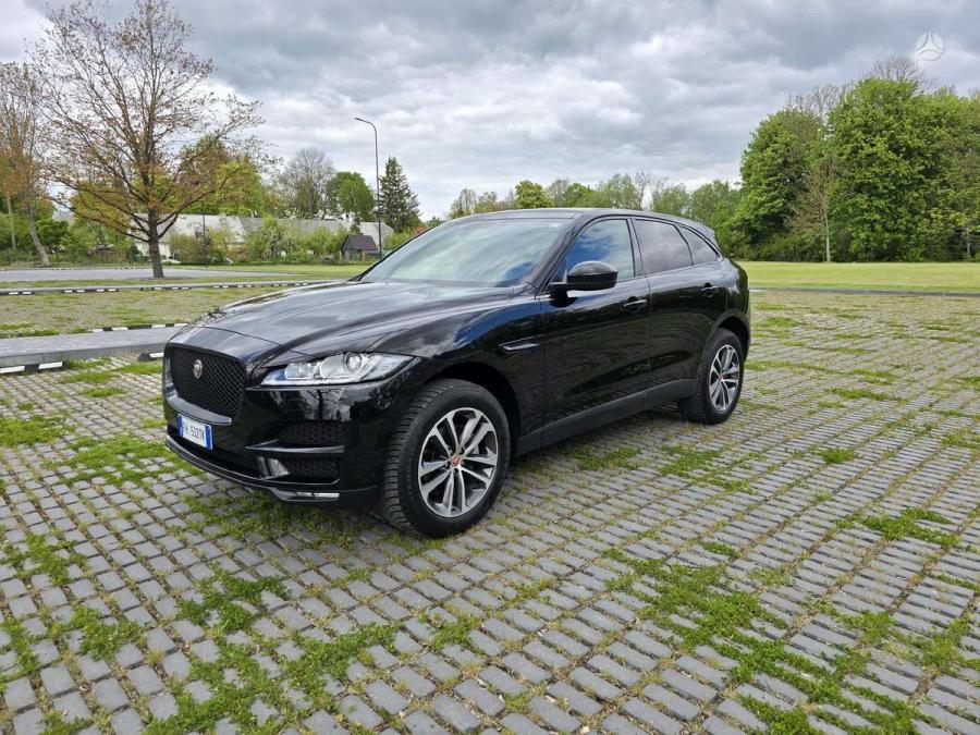 Black Jaguar F-Pace 2017 in Kaunas, with an engine capacity of 2.00 L and mileage of 170 thousand km for 13500 €, photo 4 on AUTOMOTO.COM.LV
