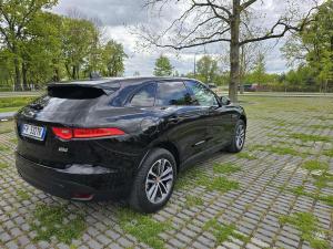 Black Jaguar F-Pace 2017 in Kaunas, with an engine capacity of 2.00 L and mileage of 170 thousand km for 13500 €, photo 6 on AUTOMOTO.COM.LV
