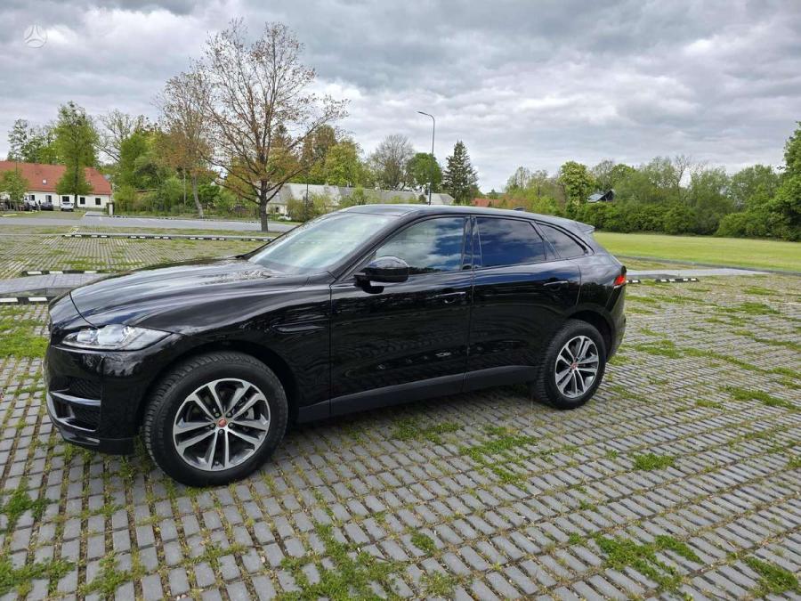 Black Jaguar F-Pace 2017 in Kaunas, with an engine capacity of 2.00 L and mileage of 170 thousand km for 13500 €, photo 10 on AUTOMOTO.COM.LV