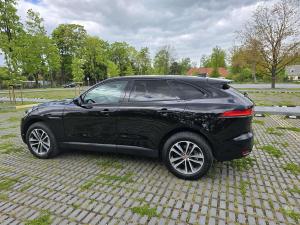 Black Jaguar F-Pace 2017 in Kaunas, with an engine capacity of 2.00 L and mileage of 170 thousand km for 13500 €, photo 11 on AUTOMOTO.COM.LV