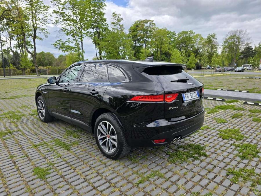 Black Jaguar F-Pace 2017 in Kaunas, with an engine capacity of 2.00 L and mileage of 170 thousand km for 13500 €, photo 12 on AUTOMOTO.COM.LV