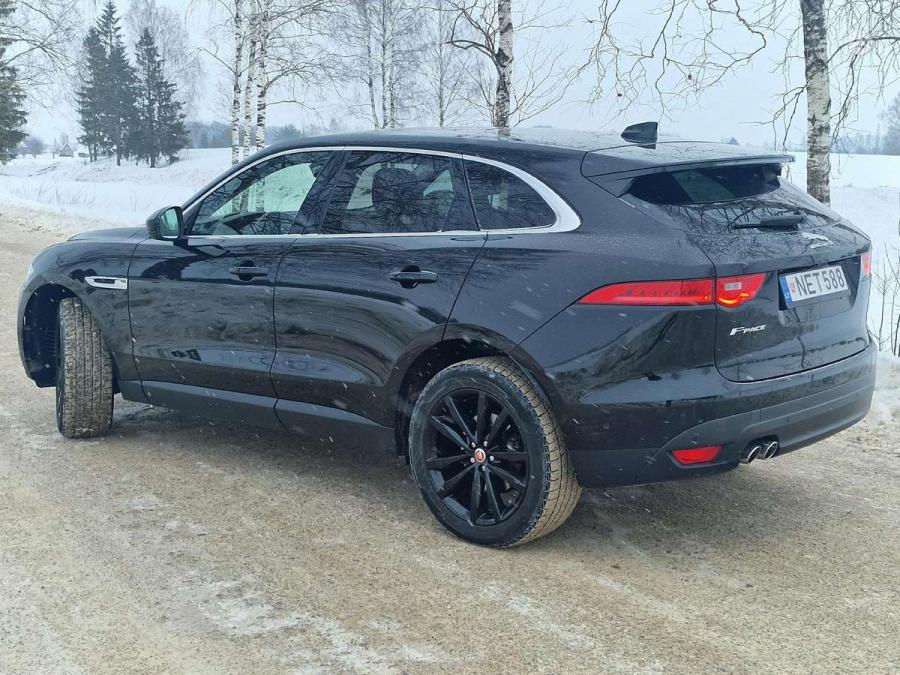 Black Jaguar F-Pace 2017 in Plunge, with an engine capacity of 2.00 L and mileage of 175 thousand km for 16500 €, photo 6 on AUTOMOTO.COM.LV