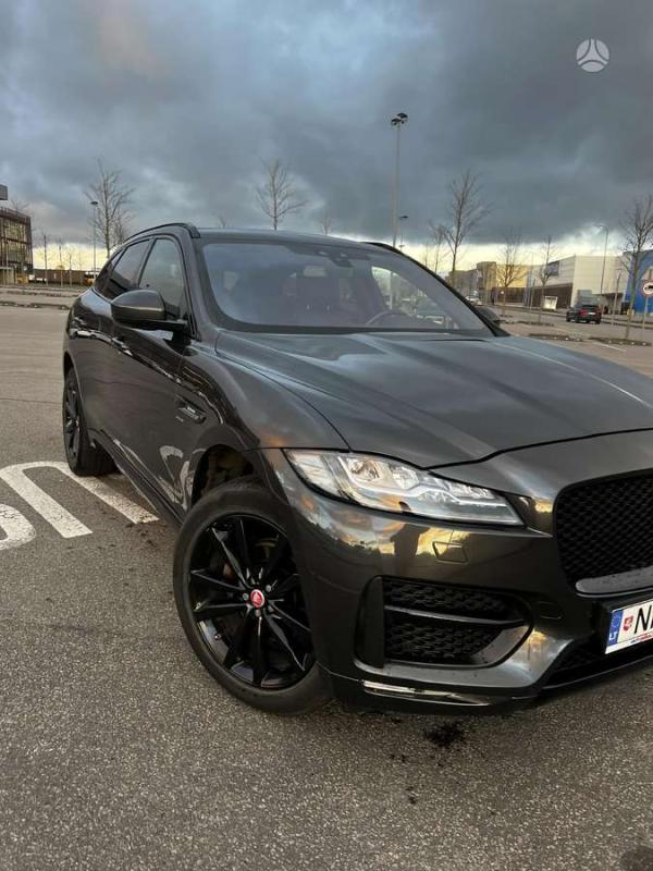 Black Jaguar F-Pace 2017 in Klaipeda, with an engine capacity of 2.00 L and mileage of 157 thousand km for 17300 €, photo 1 on AUTOMOTO.COM.LV