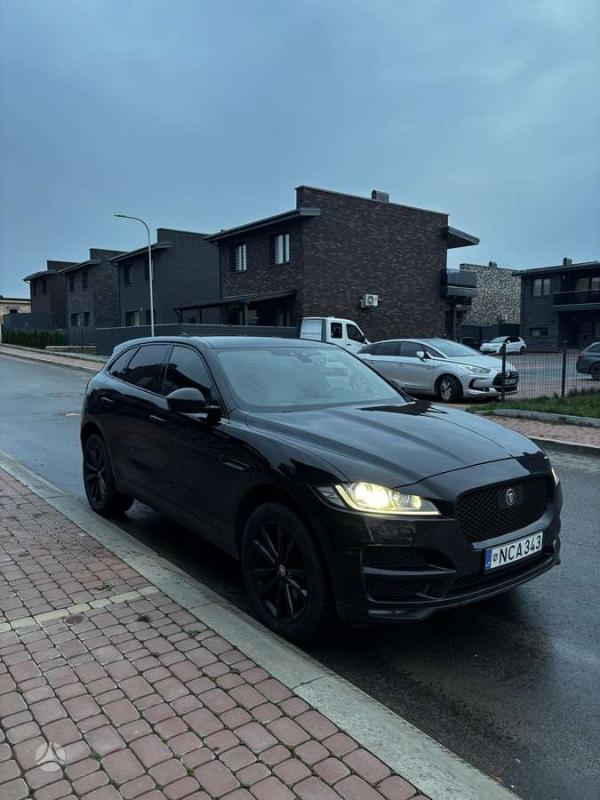 Black Jaguar F-Pace 2017 in Kaunas, with an engine capacity of 2.00 L and mileage of 242 thousand km for 10000 €, photo 1 on AUTOMOTO.COM.LV