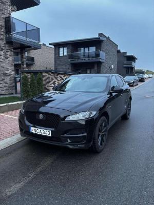 Black Jaguar F-Pace 2017 in Kaunas, with an engine capacity of 2.00 L and mileage of 242 thousand km for 10000 €, photo 2 on AUTOMOTO.COM.LV