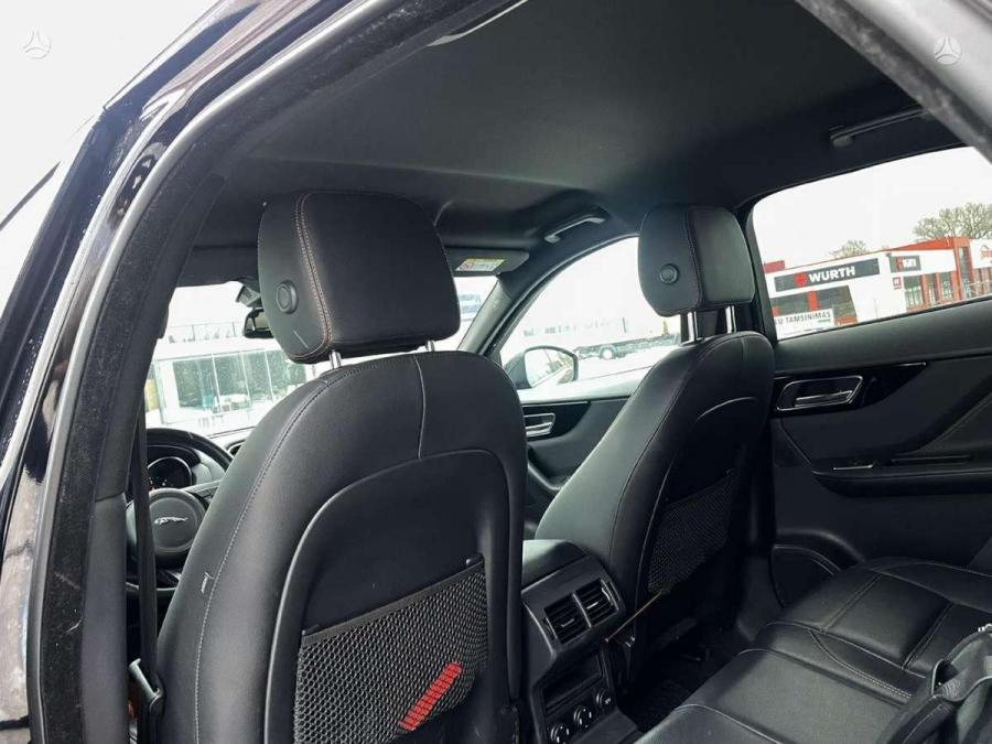 Black Jaguar F-Pace 2017 in Kaunas, with an engine capacity of 2.00 L and mileage of 242 thousand km for 10000 €, photo 20 on AUTOMOTO.COM.LV