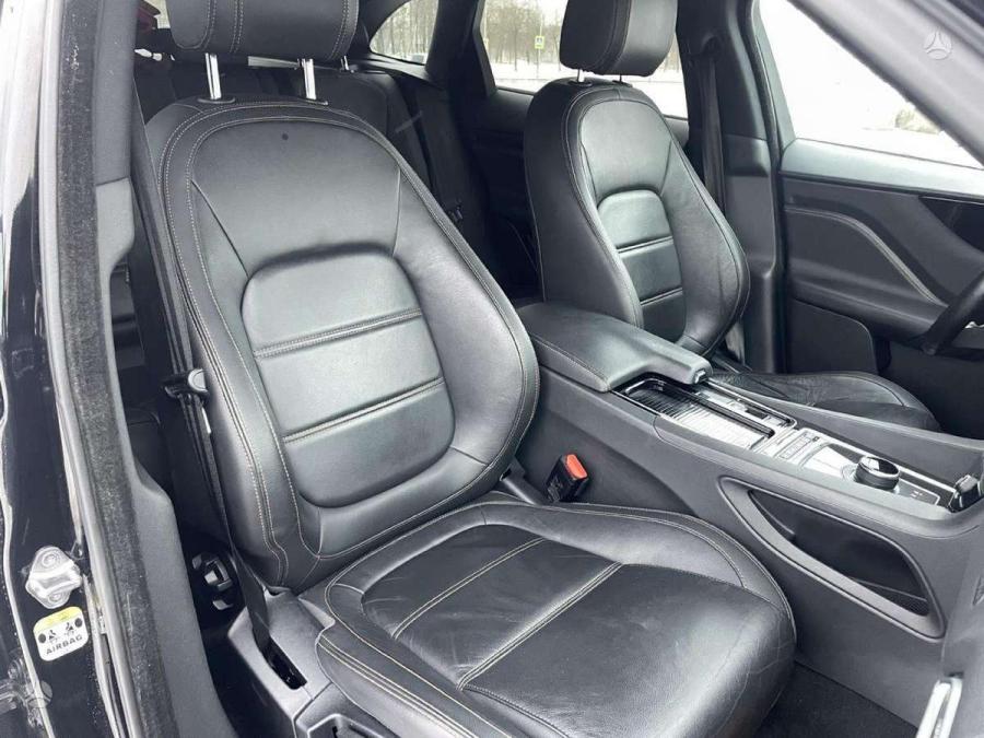 Black Jaguar F-Pace 2017 in Kaunas, with an engine capacity of 2.00 L and mileage of 242 thousand km for 10000 €, photo 21 on AUTOMOTO.COM.LV