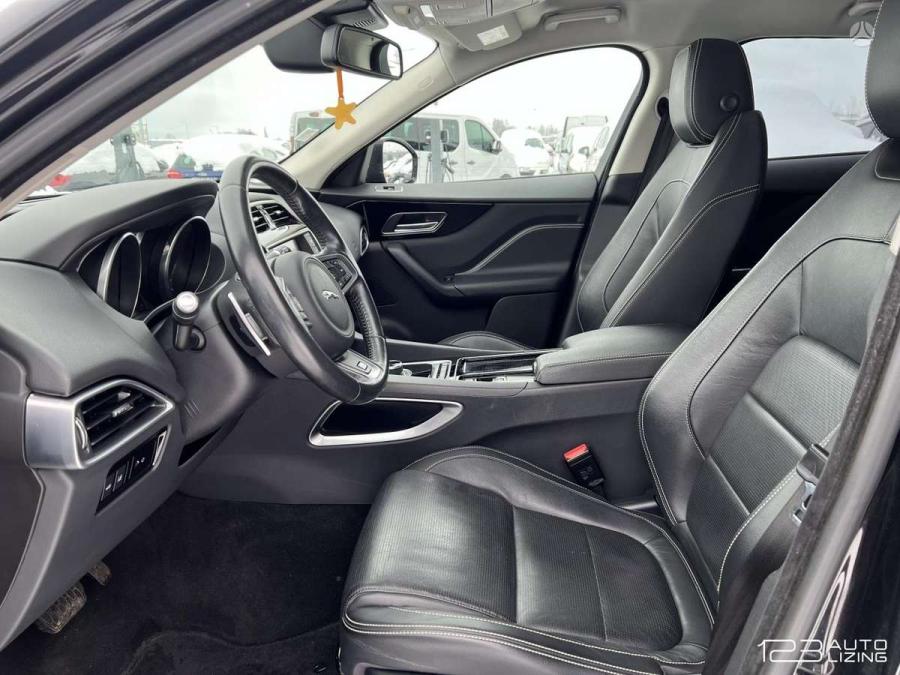 Черный Ягуар Ф-Пейс 2017 в Таураге, объемом двигателя 2.00 л и пробегом 145 тыс. км за 12400 €, фото 15 на AUTOMOTO.COM.LV