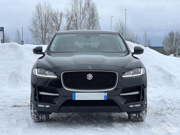 Black Jaguar F-Pace 2017 in Taurage, with an engine capacity of 2.00 L and mileage of 145 thousand km for 12400 €, photo 5 on AUTOMOTO.COM.LV