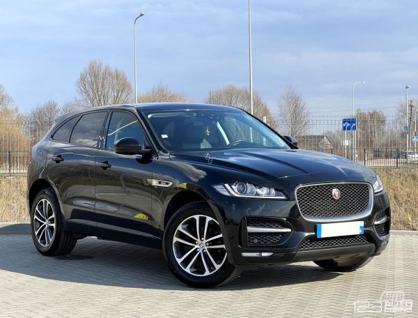 Black Jaguar F-Pace 2017 in Taurage, with an engine capacity of 2.00 L and mileage of 145 thousand km for 12300 €, photo 4 on AUTOMOTO.COM.LV