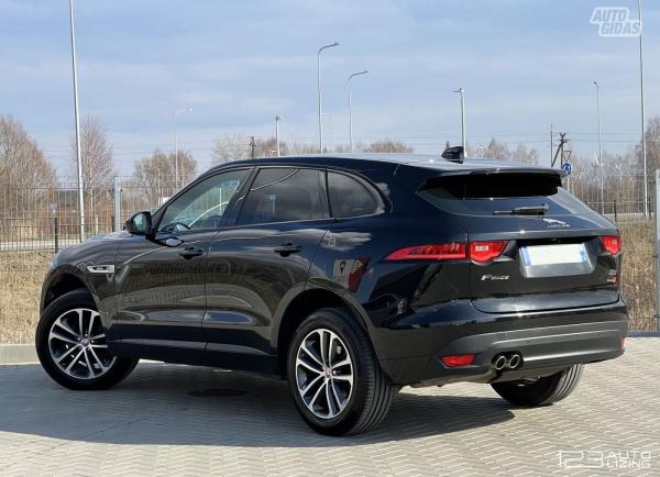 Black Jaguar F-Pace 2017 in Taurage, with an engine capacity of 2.00 L and mileage of 145 thousand km for 12300 €, photo 6 on AUTOMOTO.COM.LV