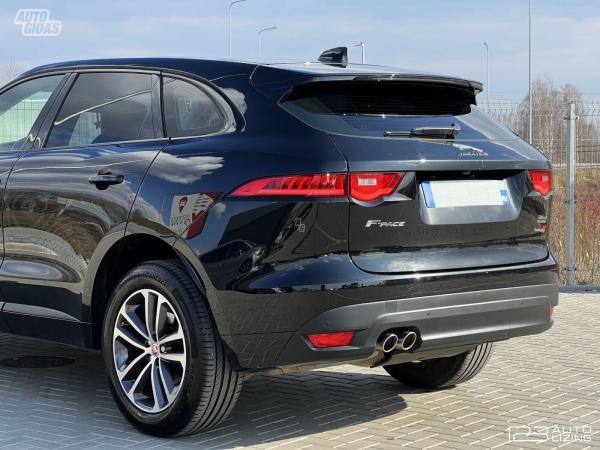 Black Jaguar F-Pace 2017 in Taurage, with an engine capacity of 2.00 L and mileage of 145 thousand km for 12300 €, photo 7 on AUTOMOTO.COM.LV