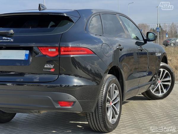 Black Jaguar F-Pace 2017 in Taurage, with an engine capacity of 2.00 L and mileage of 145 thousand km for 12300 €, photo 9 on AUTOMOTO.COM.LV