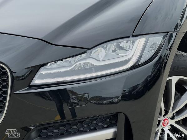 Melns Jaguar F-Pace 2017 Tauragė, ar dzinēja tilpumu 2.00 L un nobraukumu 110 tūkst. km par 11900 €, foto 4 vietnē AUTOMOTO.COM.LV