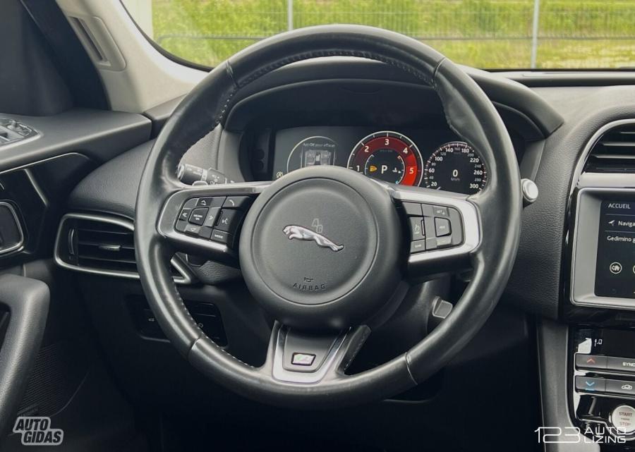 Черный Ягуар Ф-Пейс 2017 в Таураге, объемом двигателя 2.00 л и пробегом 110 тыс. км за 11900 €, фото 19 на AUTOMOTO.COM.LV