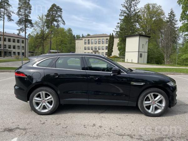 Black Jaguar F-Pace 2017 in Riga, with an engine capacity of 2.00 L and mileage of 250 thousand km for 16200 €, photo 5 on AUTOMOTO.COM.LV