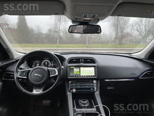 Black Jaguar F-Pace 2017 in Riga, with an engine capacity of 2.00 L and mileage of 250 thousand km for 16200 €, photo 8 on AUTOMOTO.COM.LV