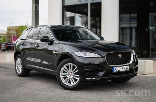Black Jaguar F-Pace 2017 in Riga, with an engine capacity of 2.00 L and mileage of 214 thousand km for 13990 €, photo 3 on AUTOMOTO.COM.LV