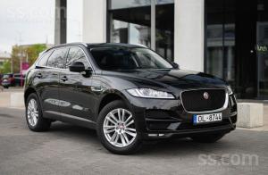 Black Jaguar F-Pace 2017 in Riga, with an engine capacity of 2.00 L and mileage of 214 thousand km for 13990 €, photo 4 on AUTOMOTO.COM.LV
