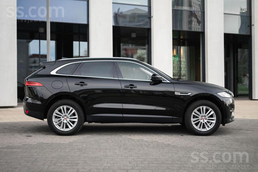 Black Jaguar F-Pace 2017 in Riga, with an engine capacity of 2.00 L and mileage of 214 thousand km for 13990 €, photo 8 on AUTOMOTO.COM.LV
