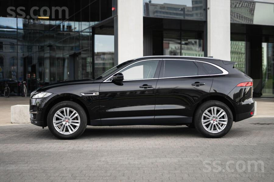 Black Jaguar F-Pace 2017 in Riga, with an engine capacity of 2.00 L and mileage of 214 thousand km for 13990 €, photo 11 on AUTOMOTO.COM.LV