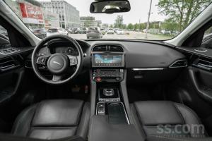 Black Jaguar F-Pace 2017 in Riga, with an engine capacity of 2.00 L and mileage of 214 thousand km for 13990 €, photo 17 on AUTOMOTO.COM.LV