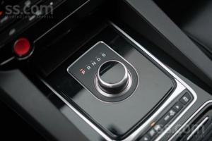 Black Jaguar F-Pace 2017 in Riga, with an engine capacity of 2.00 L and mileage of 214 thousand km for 13990 €, photo 22 on AUTOMOTO.COM.LV