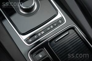 Black Jaguar F-Pace 2017 in Riga, with an engine capacity of 2.00 L and mileage of 214 thousand km for 13990 €, photo 23 on AUTOMOTO.COM.LV