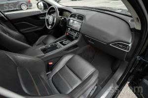 Black Jaguar F-Pace 2017 in Riga, with an engine capacity of 2.00 L and mileage of 214 thousand km for 13990 €, photo 29 on AUTOMOTO.COM.LV