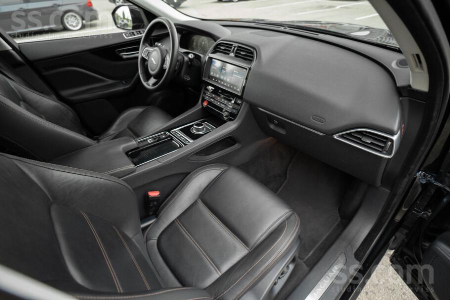 Black Jaguar F-Pace 2017 in Riga, with an engine capacity of 2.00 L and mileage of 214 thousand km for 13990 €, photo 29 on AUTOMOTO.COM.LV