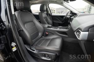 Black Jaguar F-Pace 2017 in Riga, with an engine capacity of 2.00 L and mileage of 214 thousand km for 13990 €, photo 30 on AUTOMOTO.COM.LV