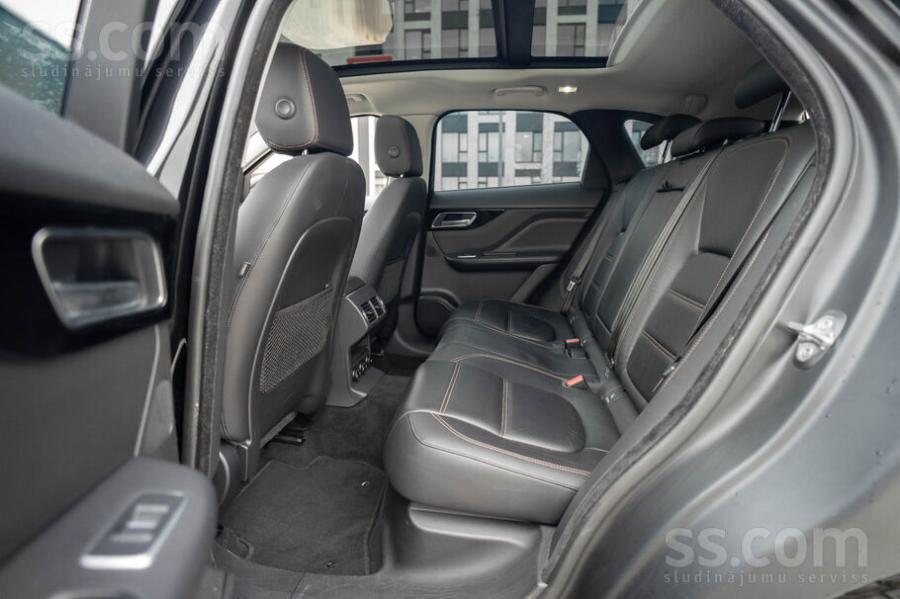 Black Jaguar F-Pace 2017 in Riga, with an engine capacity of 2.00 L and mileage of 214 thousand km for 13990 €, photo 32 on AUTOMOTO.COM.LV
