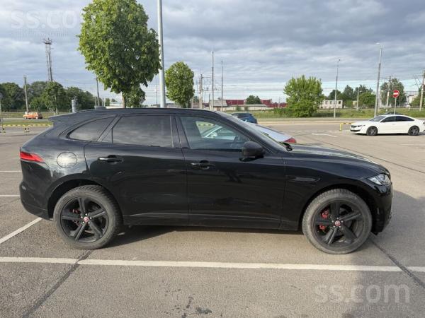 Melns Jaguar F-Pace 2017 Rīga, ar dzinēja tilpumu 3.00 L un nobraukumu 235 tūkst. km par 18000 €, foto 3 vietnē AUTOMOTO.COM.LV