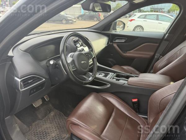 Black Jaguar F-Pace 2017 in Riga, with an engine capacity of 3.00 L and mileage of 235 thousand km for 18000 €, photo 9 on AUTOMOTO.COM.LV